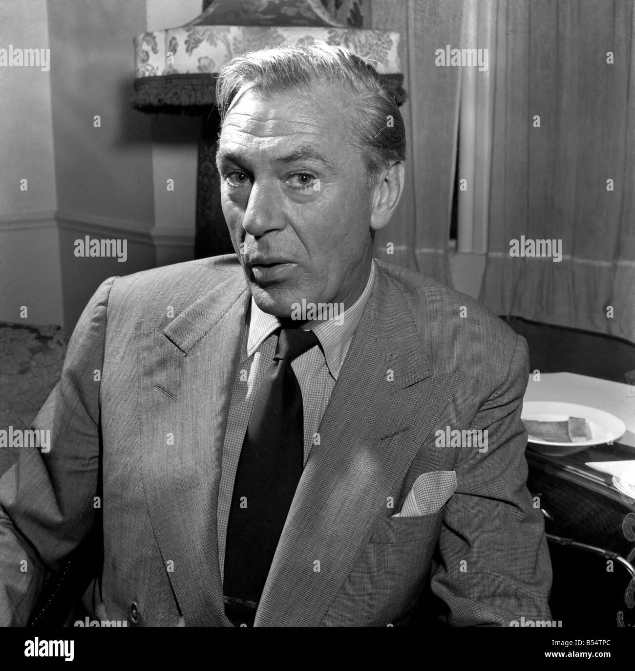 La star de cinéma américain Gary Cooper est arrivé à Londres pour la ...