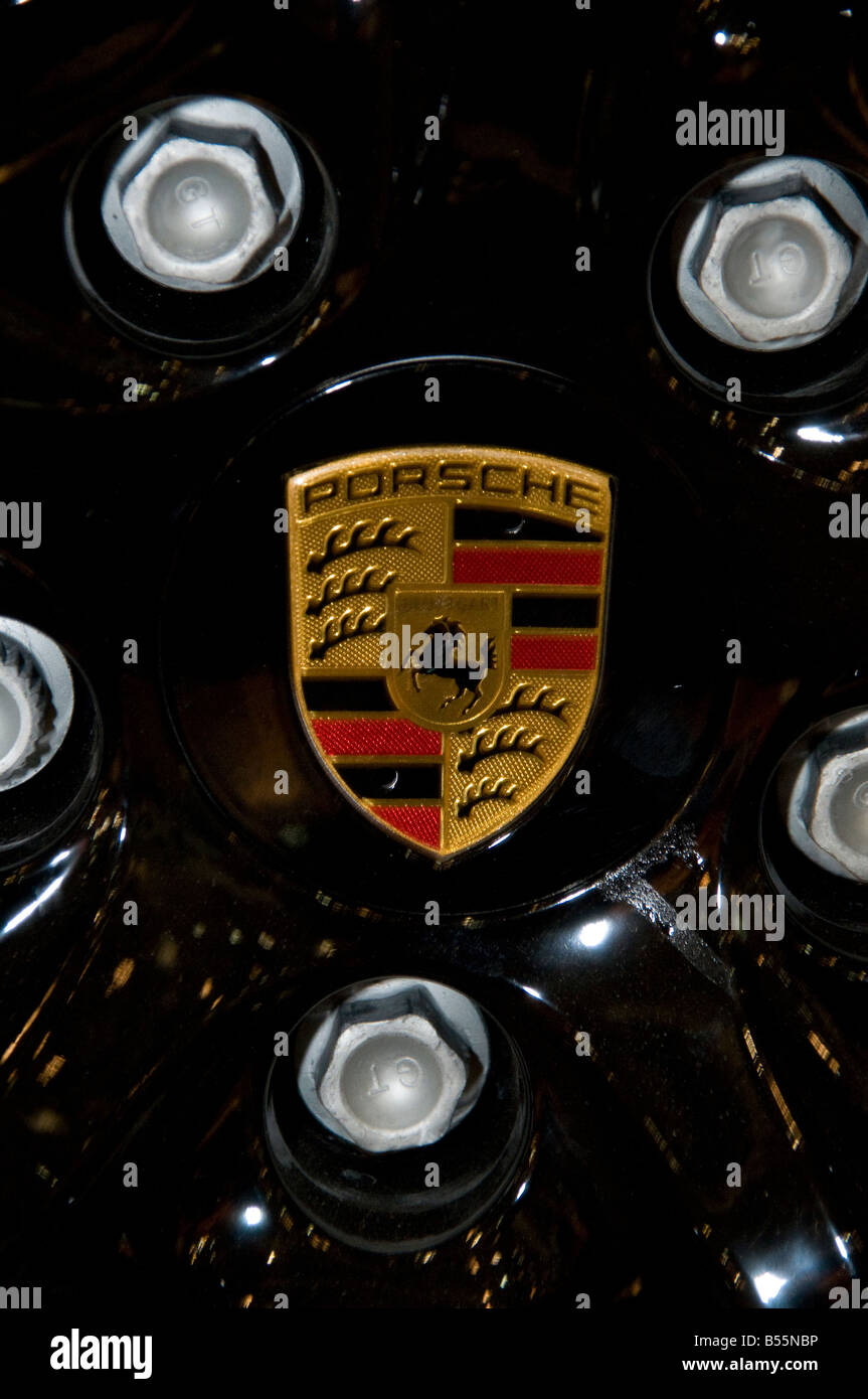 Roue de porsche Banque de photographies et d’images à haute résolution ...