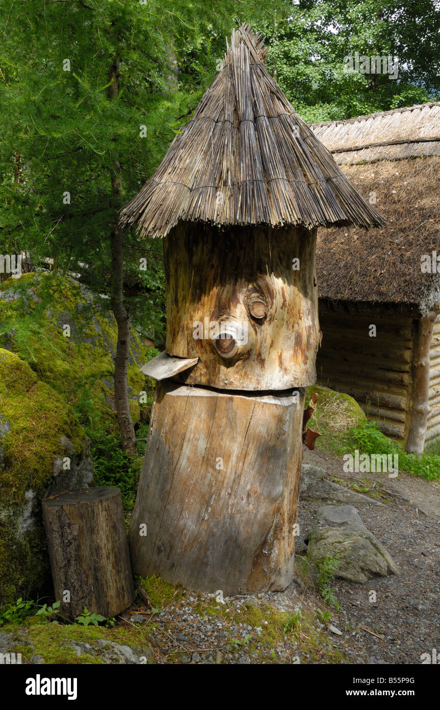 Ruche traditionnel fabriqué à partir d'un tronc d'arbre évidé, Otzidorf ...