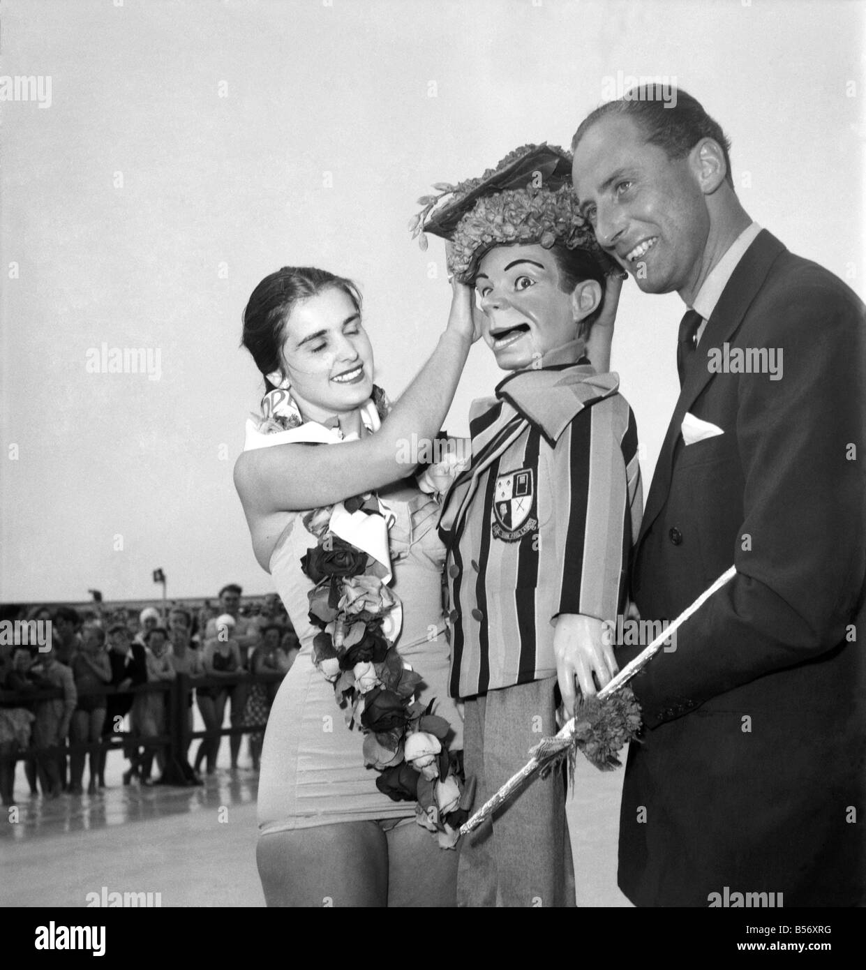L'actrice Yvonne Sanson vu ici sur le tournage du film 'Star of India ...