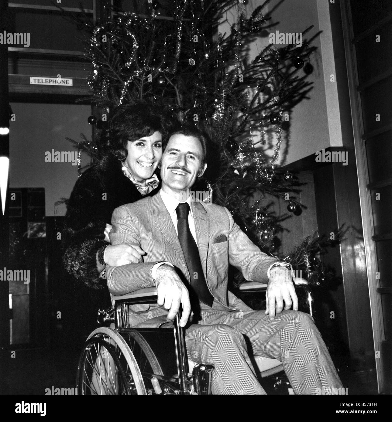 Pilote de course Graham Hill à gauche l'University College Hospital ...