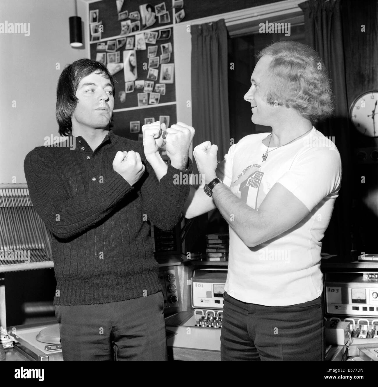 Radio dj david hamilton Banque d'images noir et blanc - Alamy