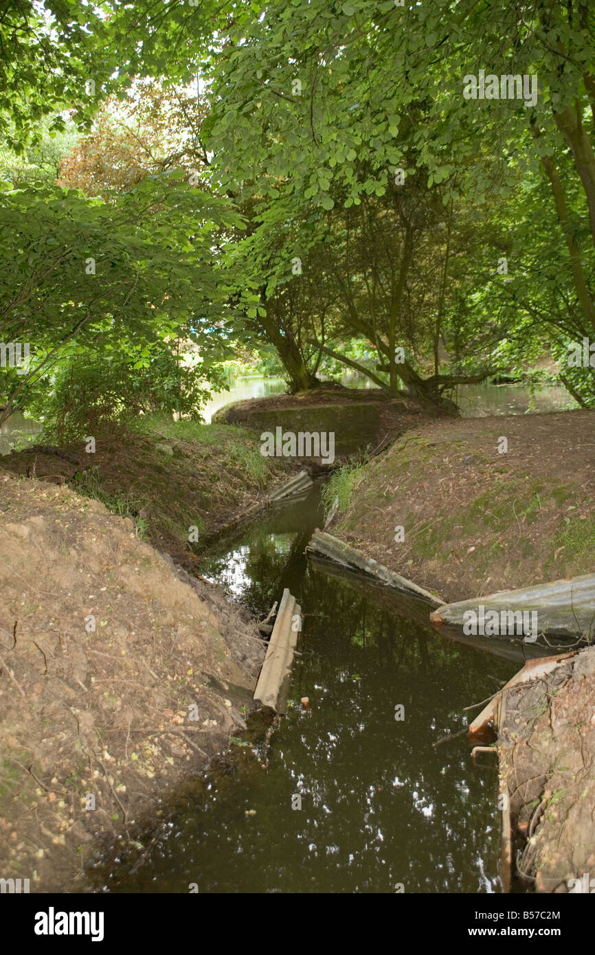 Chateau de Hooge Crater près d'Ypres une mine détruit par les ...