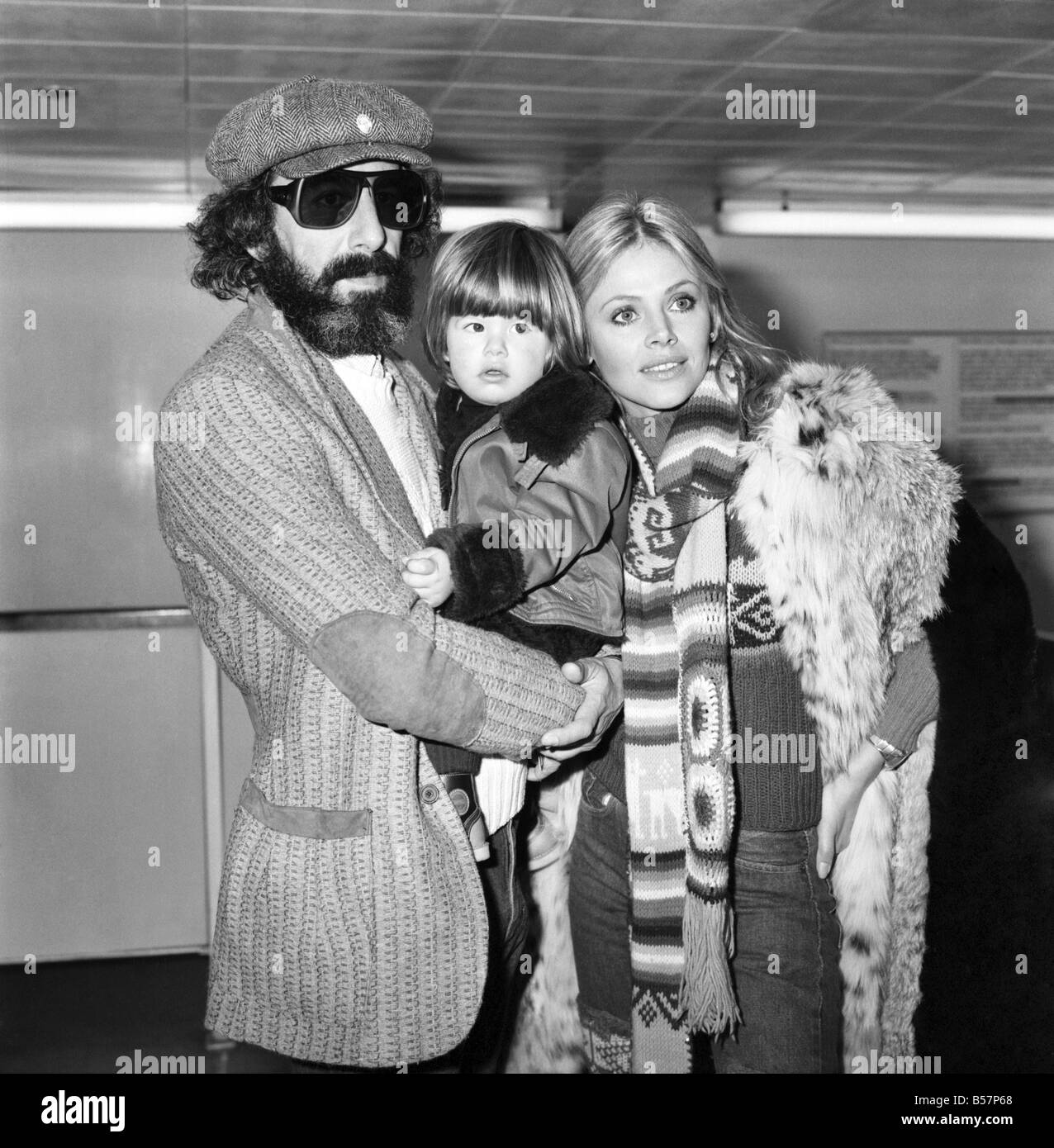 L'actrice Britt Ekland avec fils Nicoli et petit ami Lou Adler ...