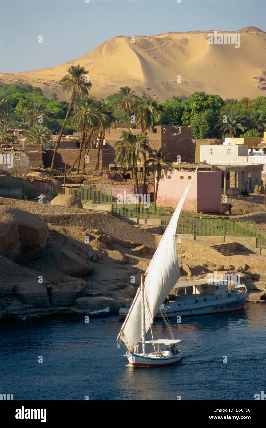River nile cataract elephantine island Banque de photographies et d ...