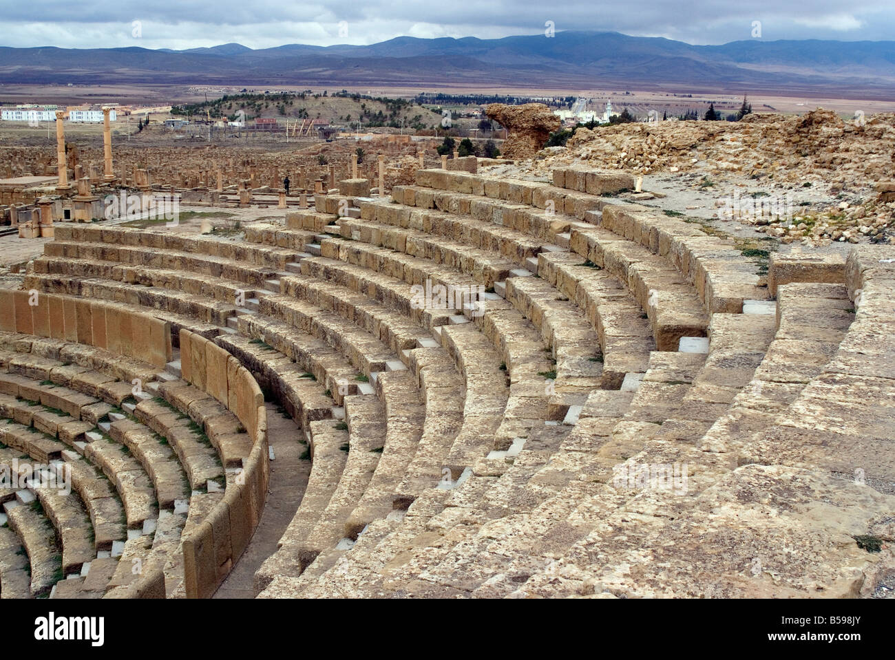 Théâtre romain de Timgad, site classé au Patrimoine Mondial de l'UNESCO ...