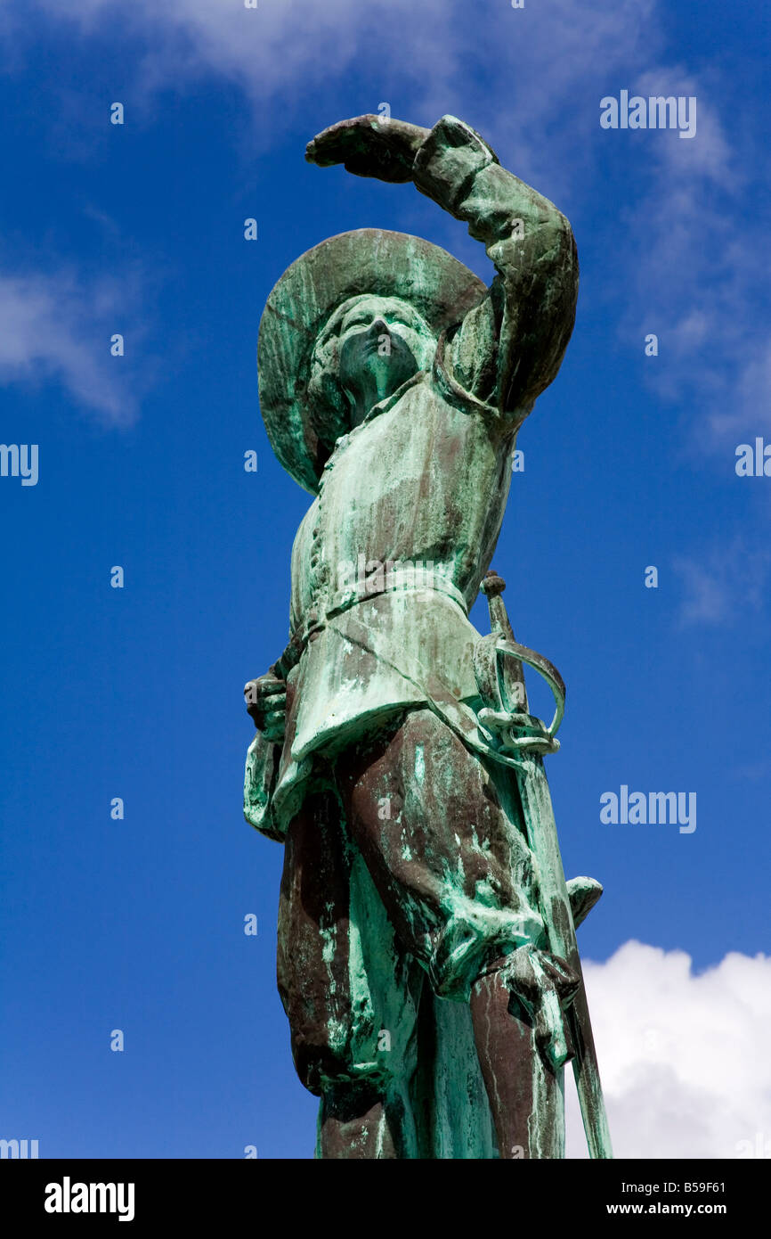 Belain d'Esnambuc statue, Marché artisanal dans la Savane Park, Fort-de ...