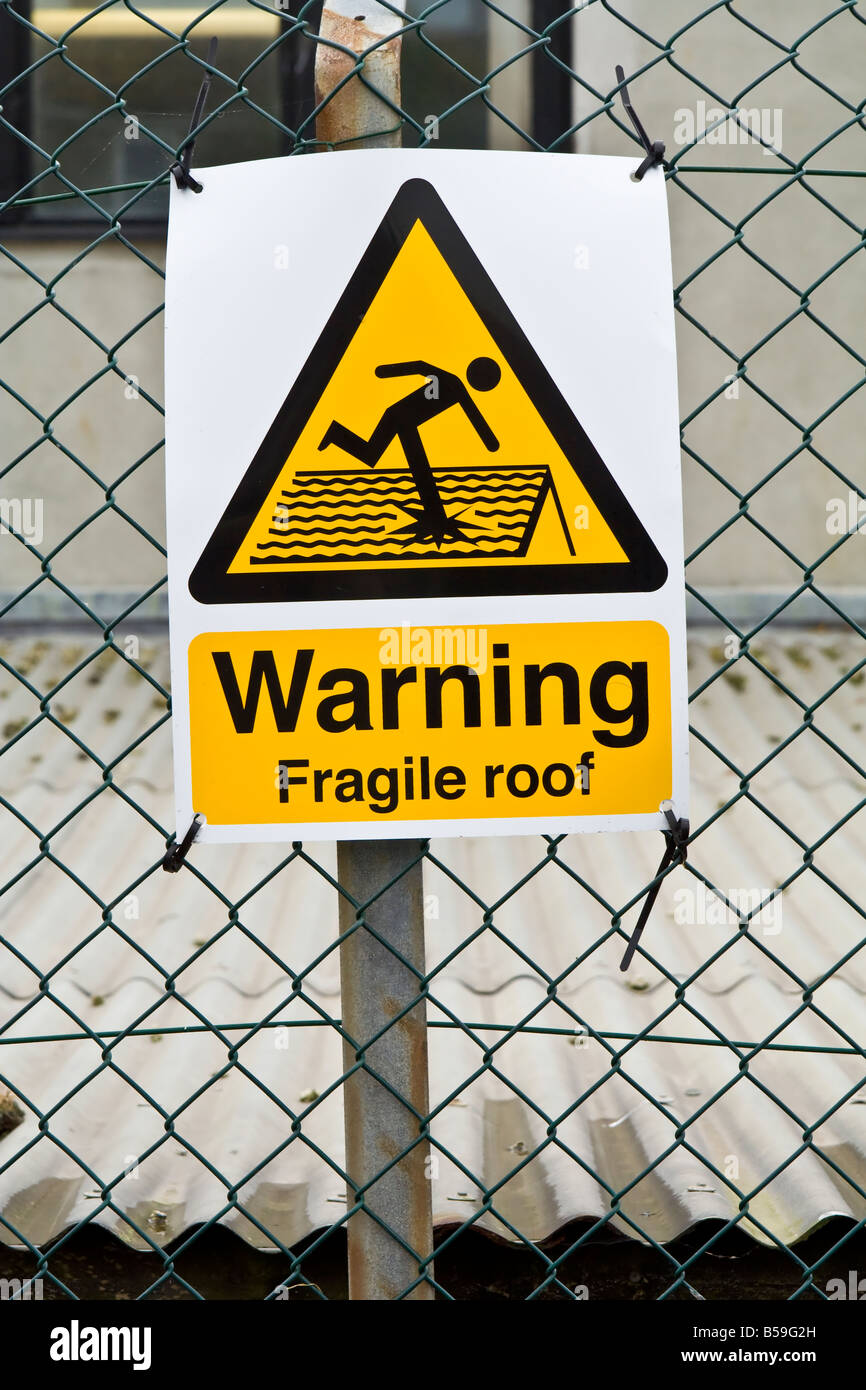 Fragile roof Banque de photographies et d’images à haute résolution - Alamy