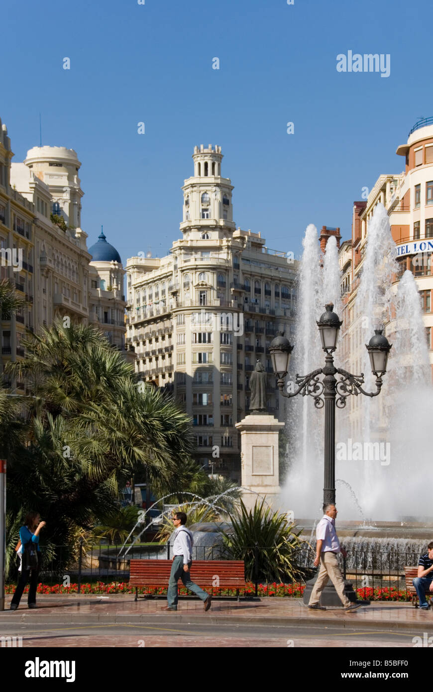 Plaza del ayuntamiento statue Banque d'image et photos - Alamy