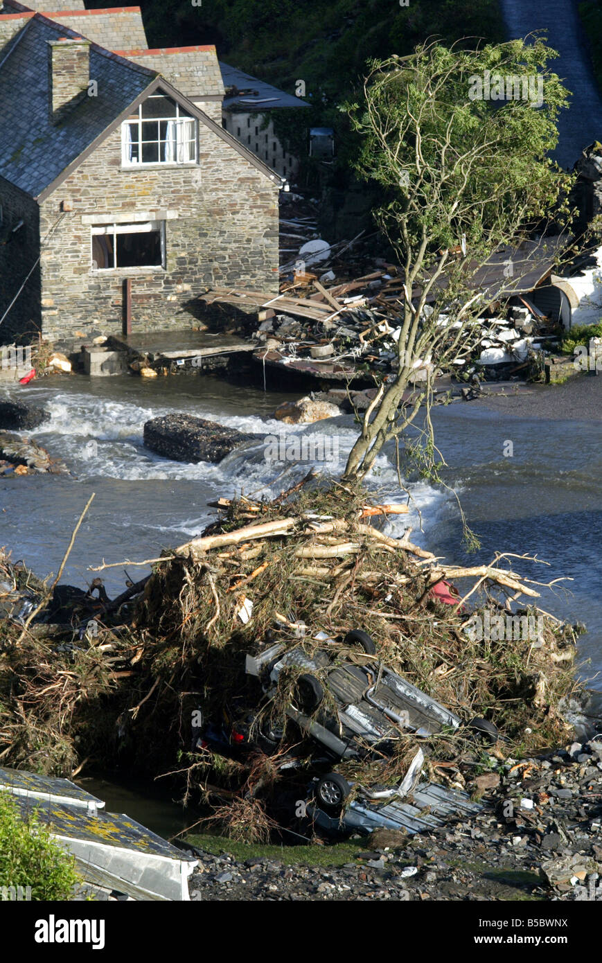 Inondation du boscastle 2004 Banque de photographies et d’images à haute résolution - Alamy