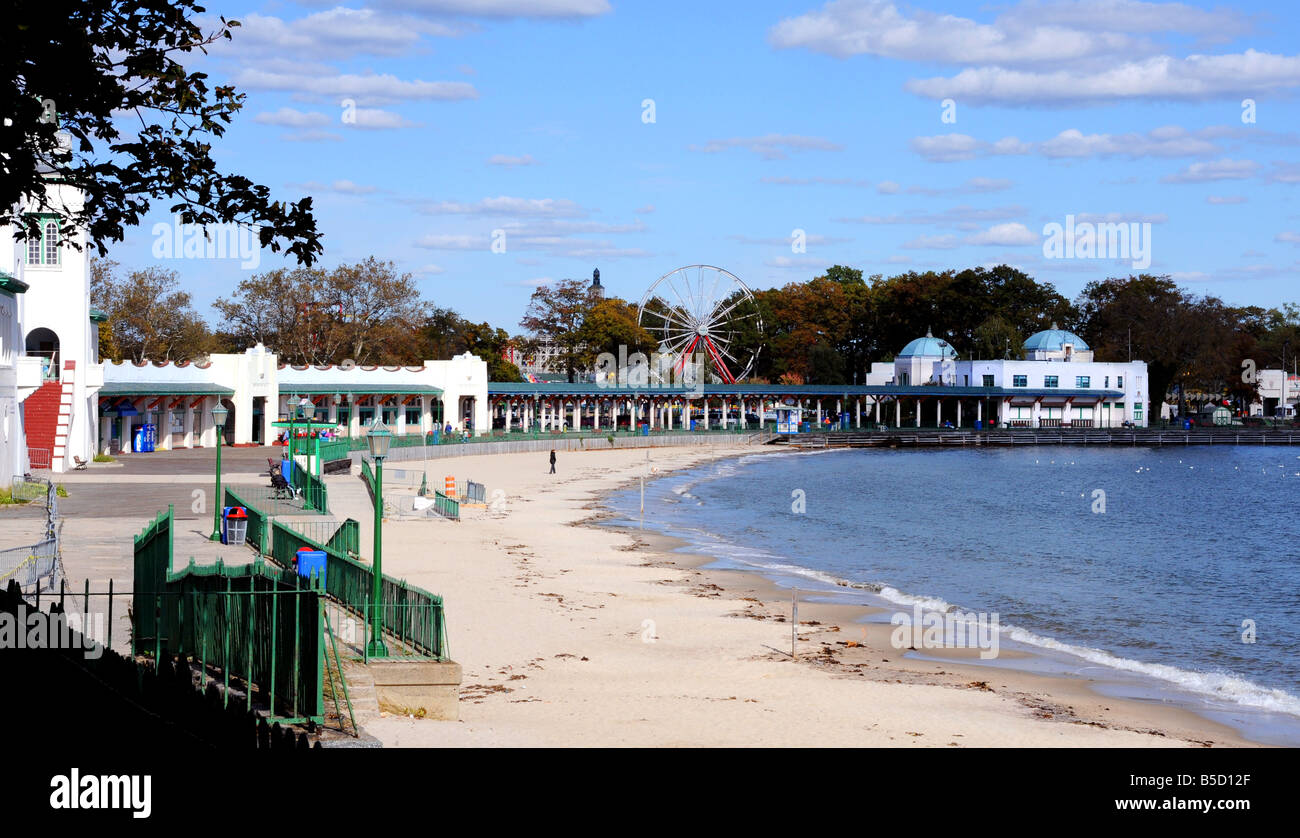 Rye Playland, Boardwalk Park et plage, Rye, New York. Scène d'arcade ...