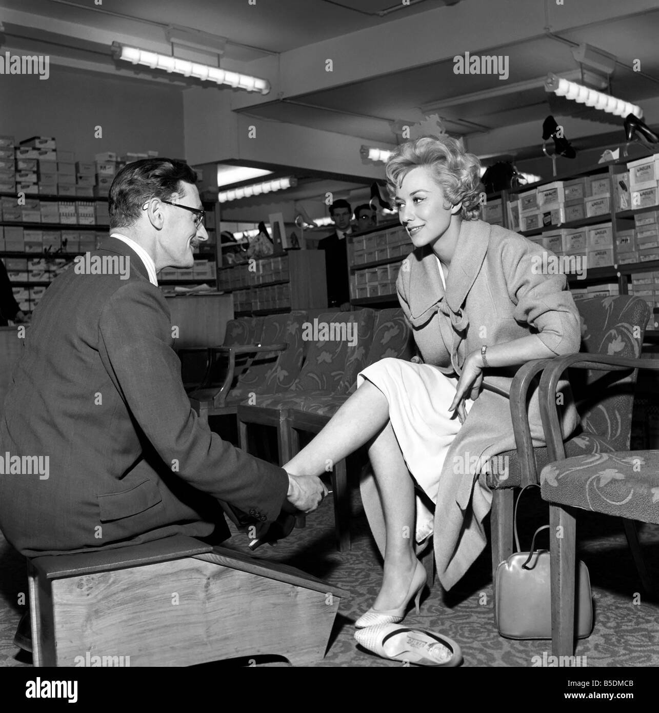 L'actrice Carole Leslie vu en visite dans sa ville natale. Notre photo ...