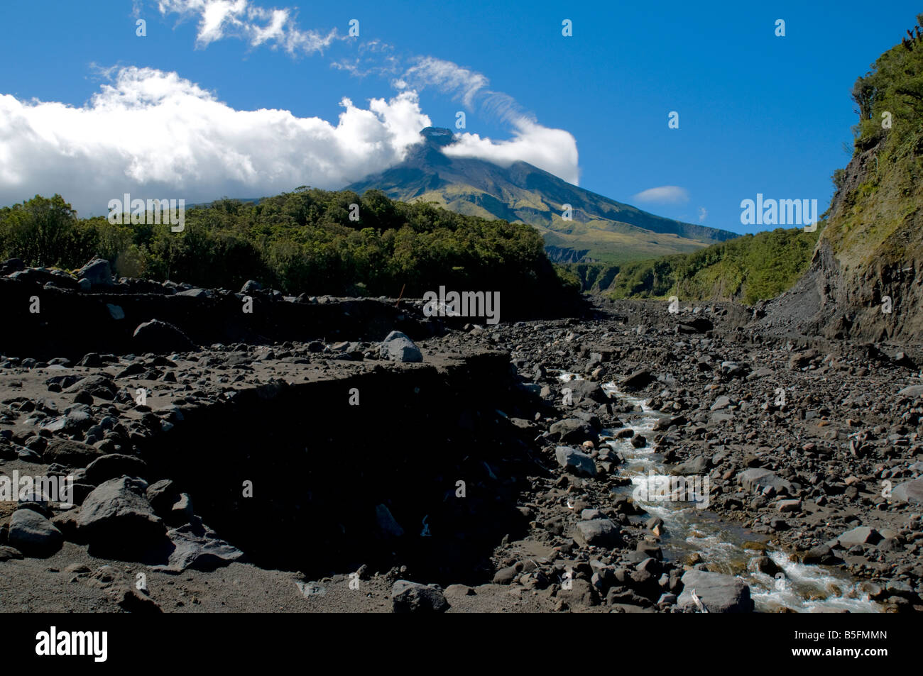 Le Mont Taranaki du Stony River, Tour du Circuit de Montagne, Egmont ...