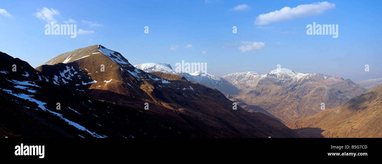 Vue panoramique sur la Montagne de la gamme Mamores, Lochaber ...