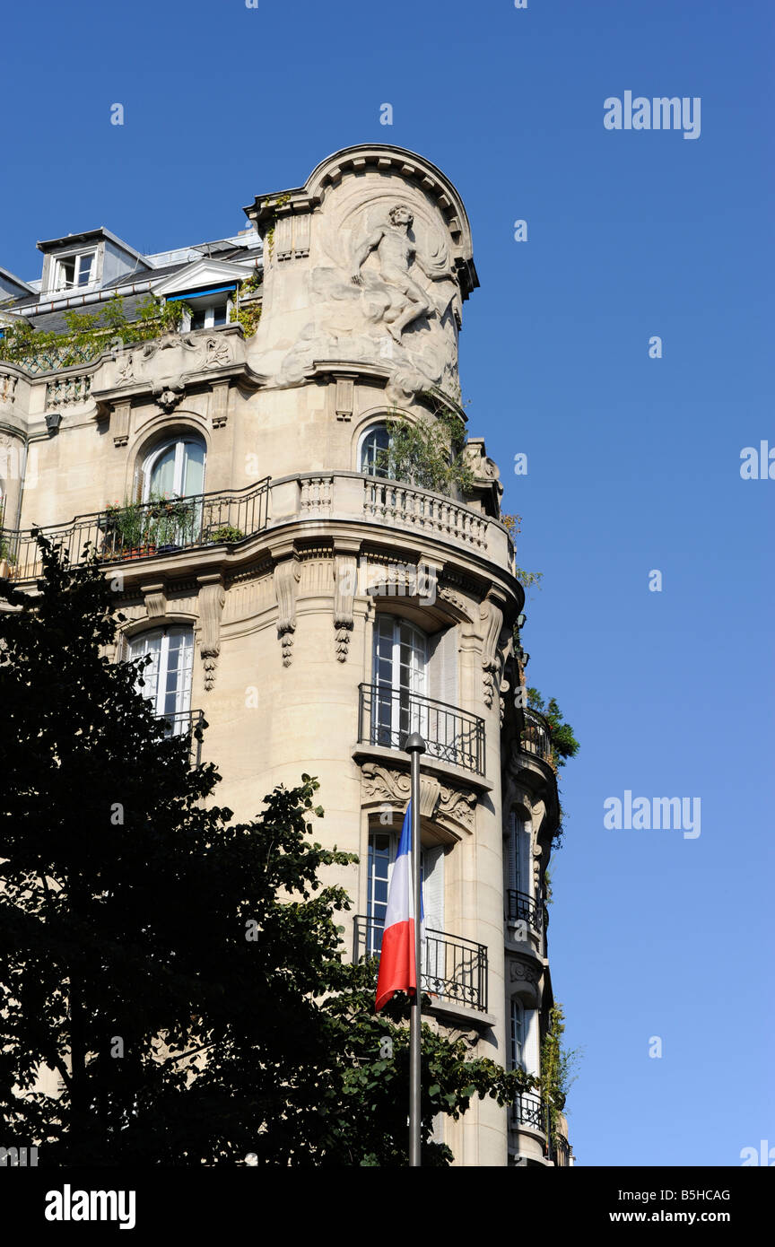 Façade en pierre haussmann Banque de photographies et d’images à haute ...