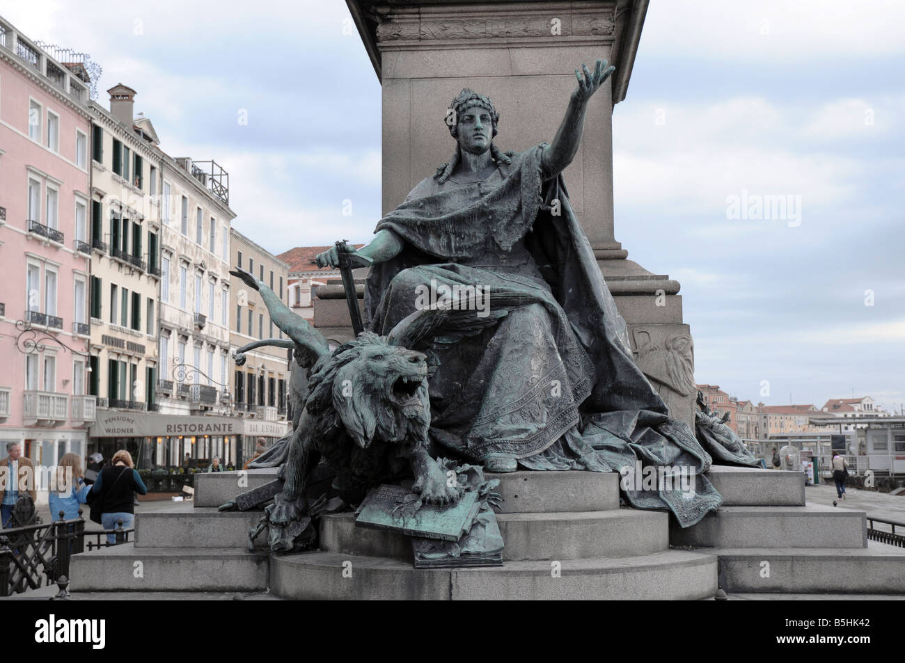 Lion bronze statue Banque de photographies et d’images à haute ...