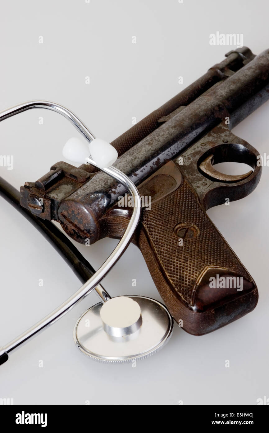 Stethoscope gun Banque de photographies et d’images à haute résolution ...