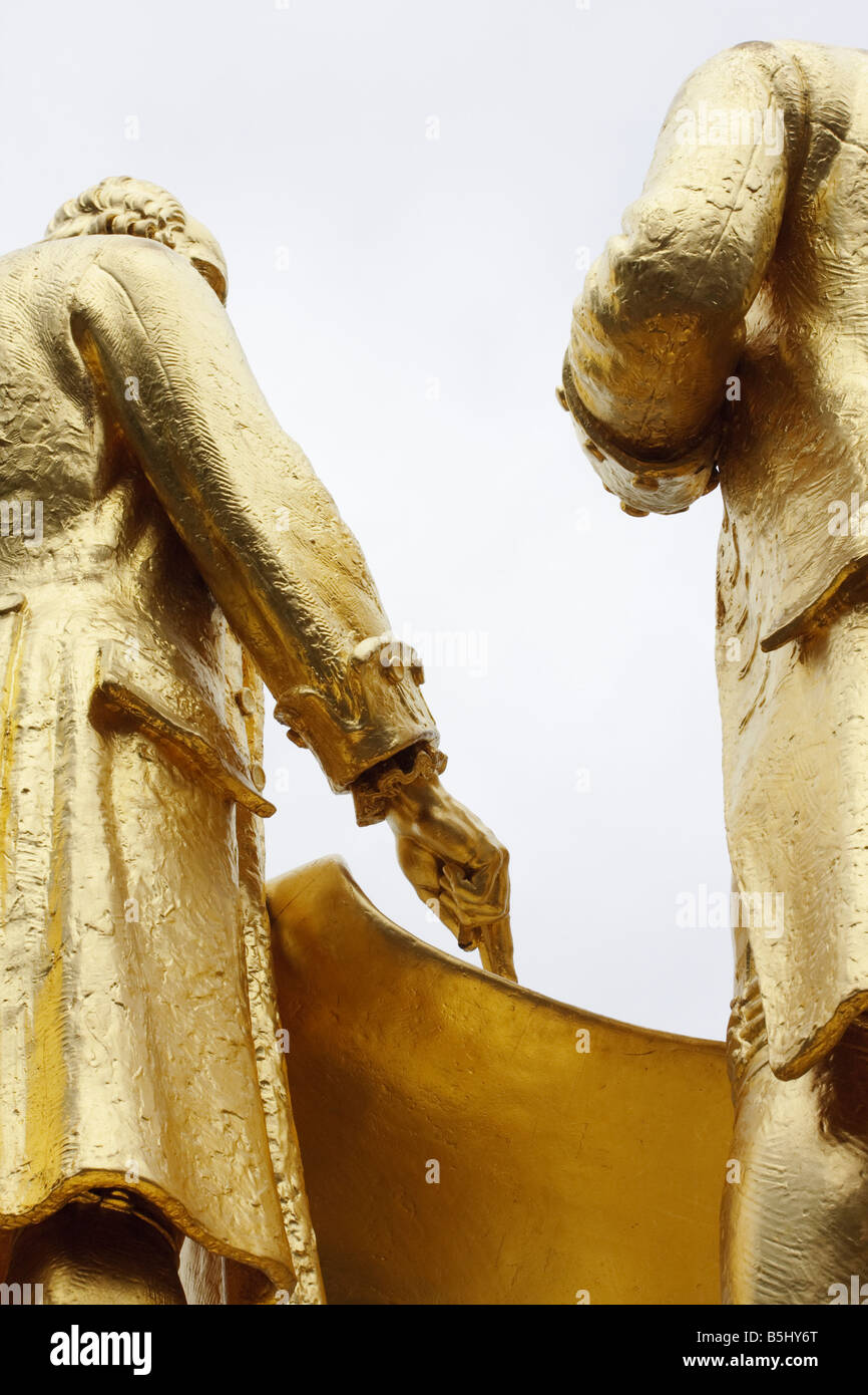 La statue en bronze doré de Matthew Boulton et James Watt William ...