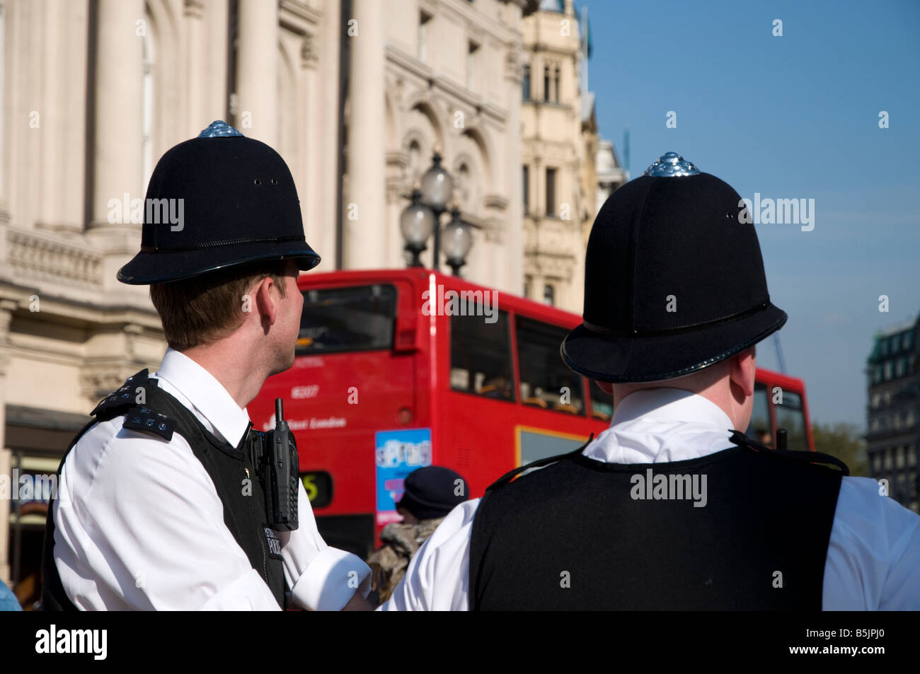 Casques de police du royaume uni Banque de photographies et d’images à ...