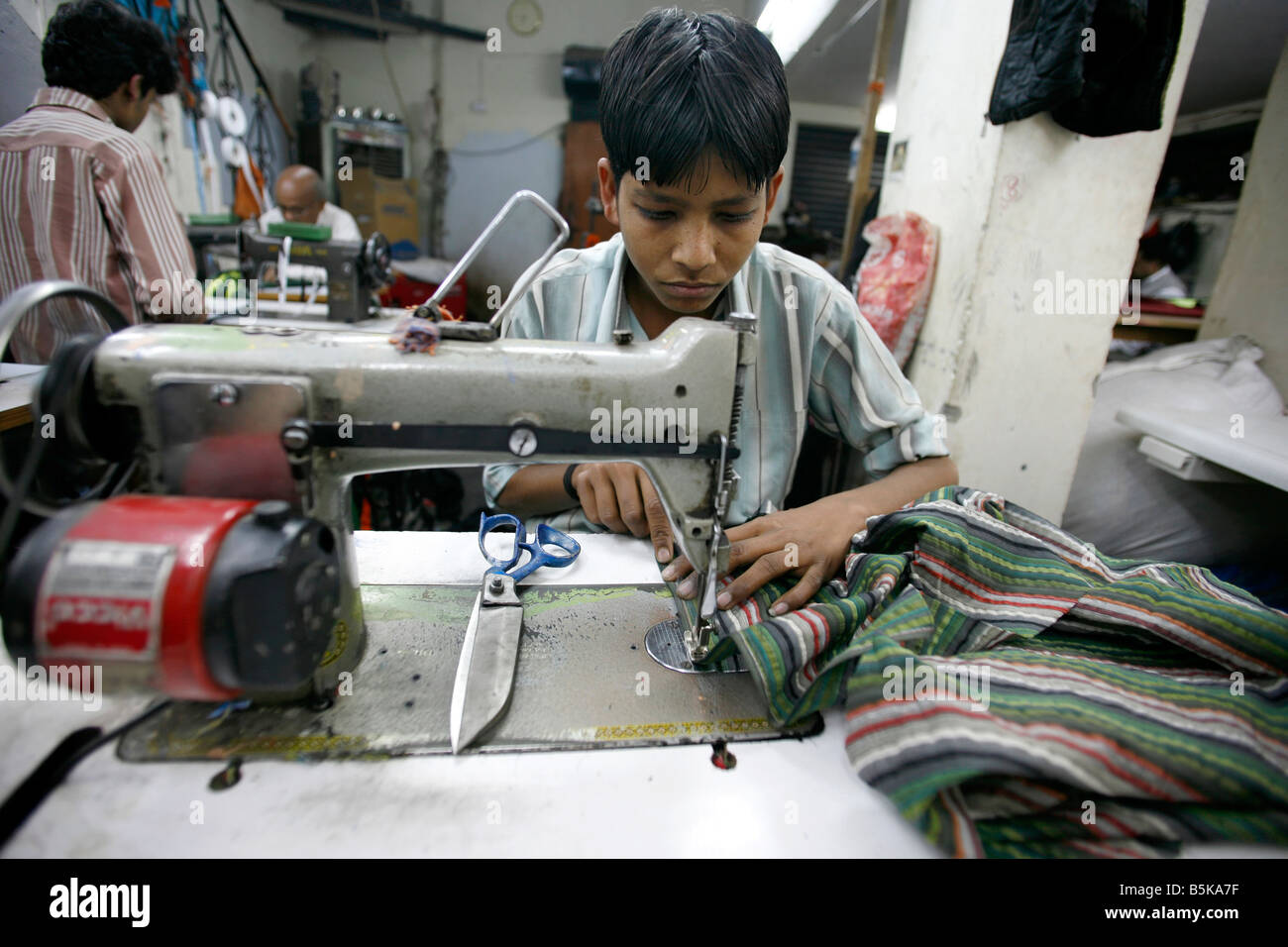 Enfant travail textile Banque de photographies et d’images à haute ...