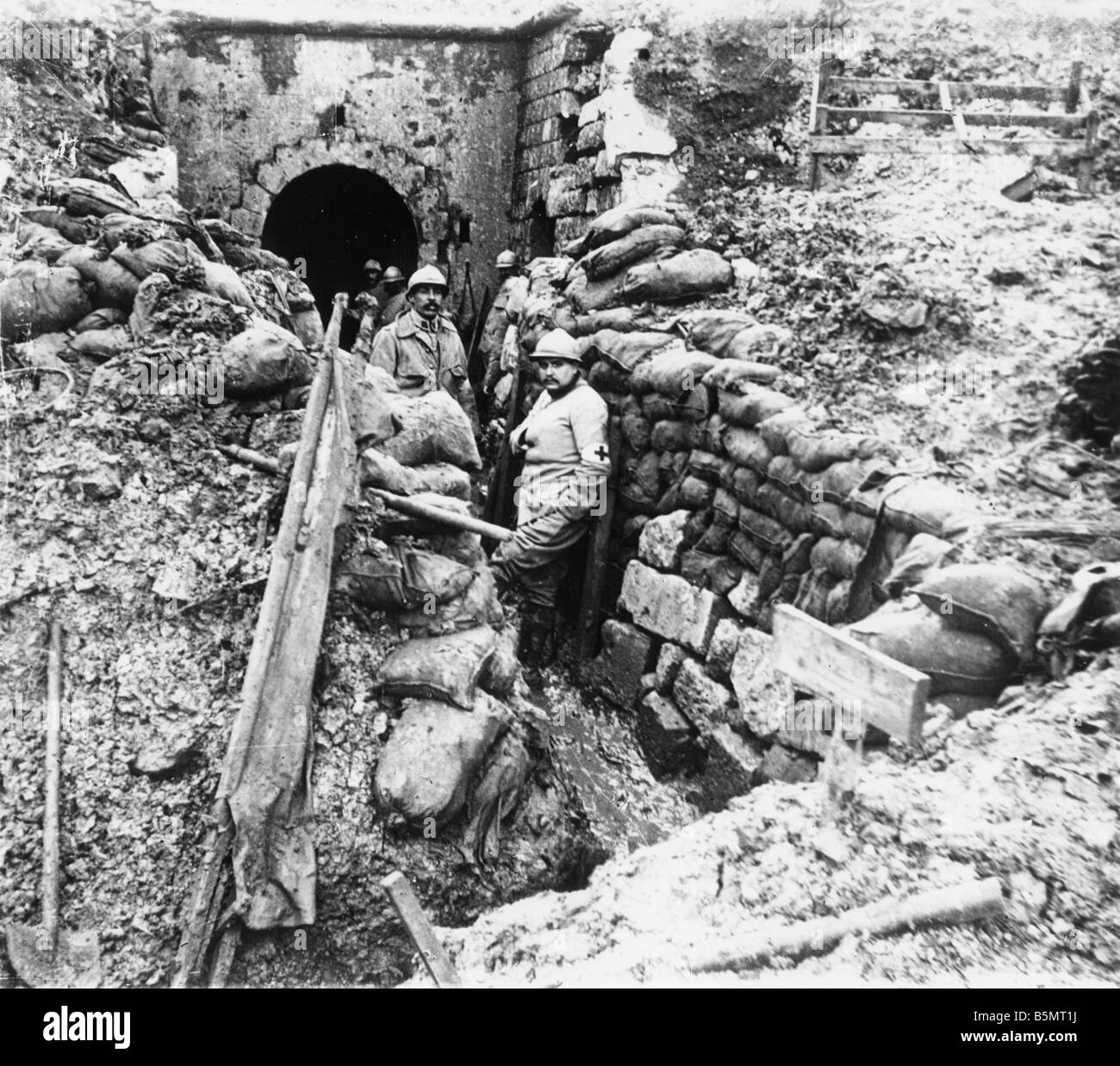 9FK 1916 1024 A1 re prise de Douaumont Post Français 1916 France ...