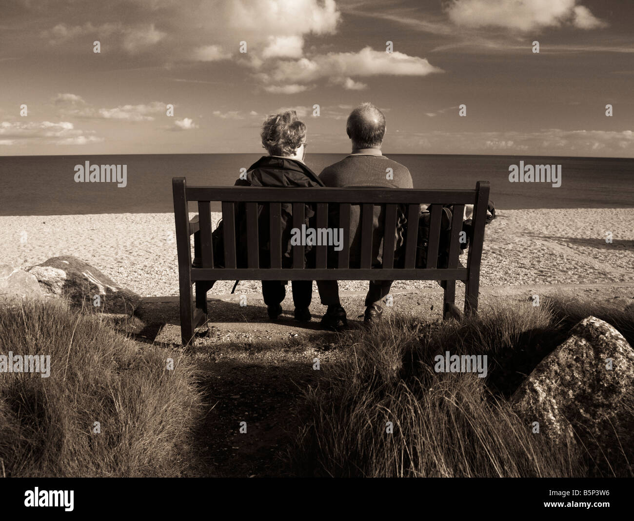 Vieux Couple Sur Banc Banque De Photographies Et Dimages à Haute