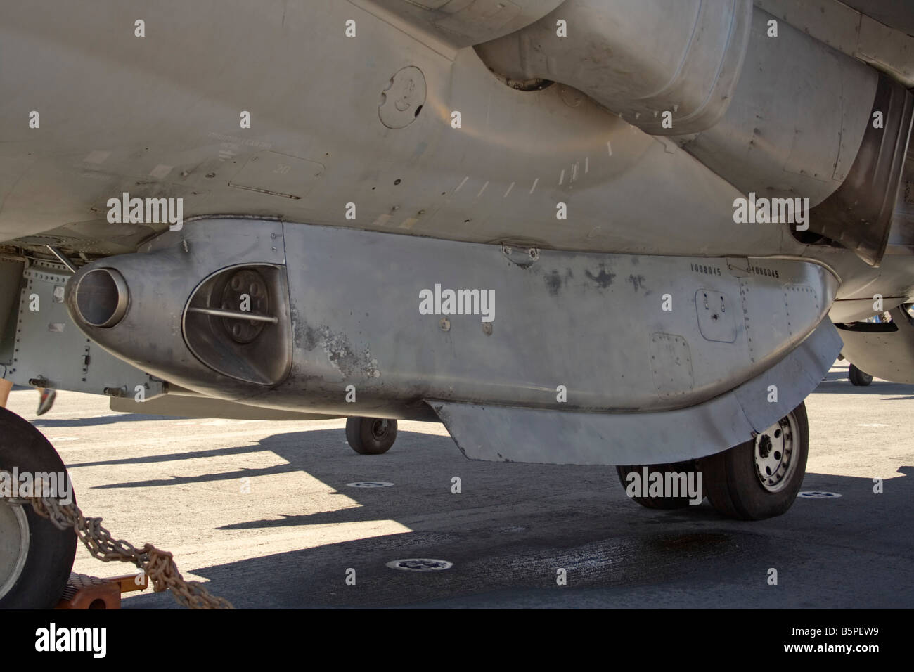 25mm gun pod monté sous le fuselage d'un US Marine Corps militaire AV ...