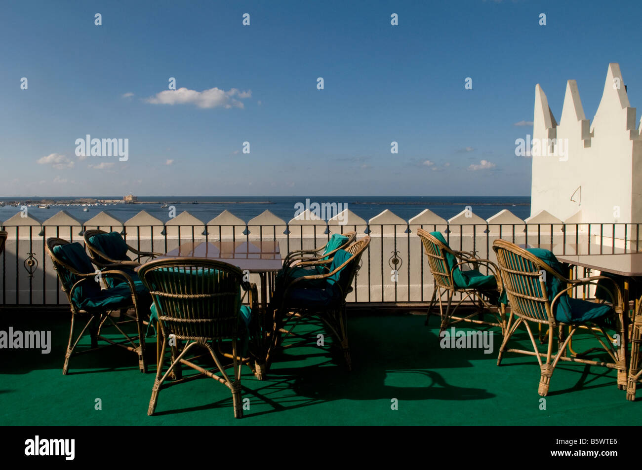 Alexandria egypt egyptian balcony Banque de photographies et d’images à ...