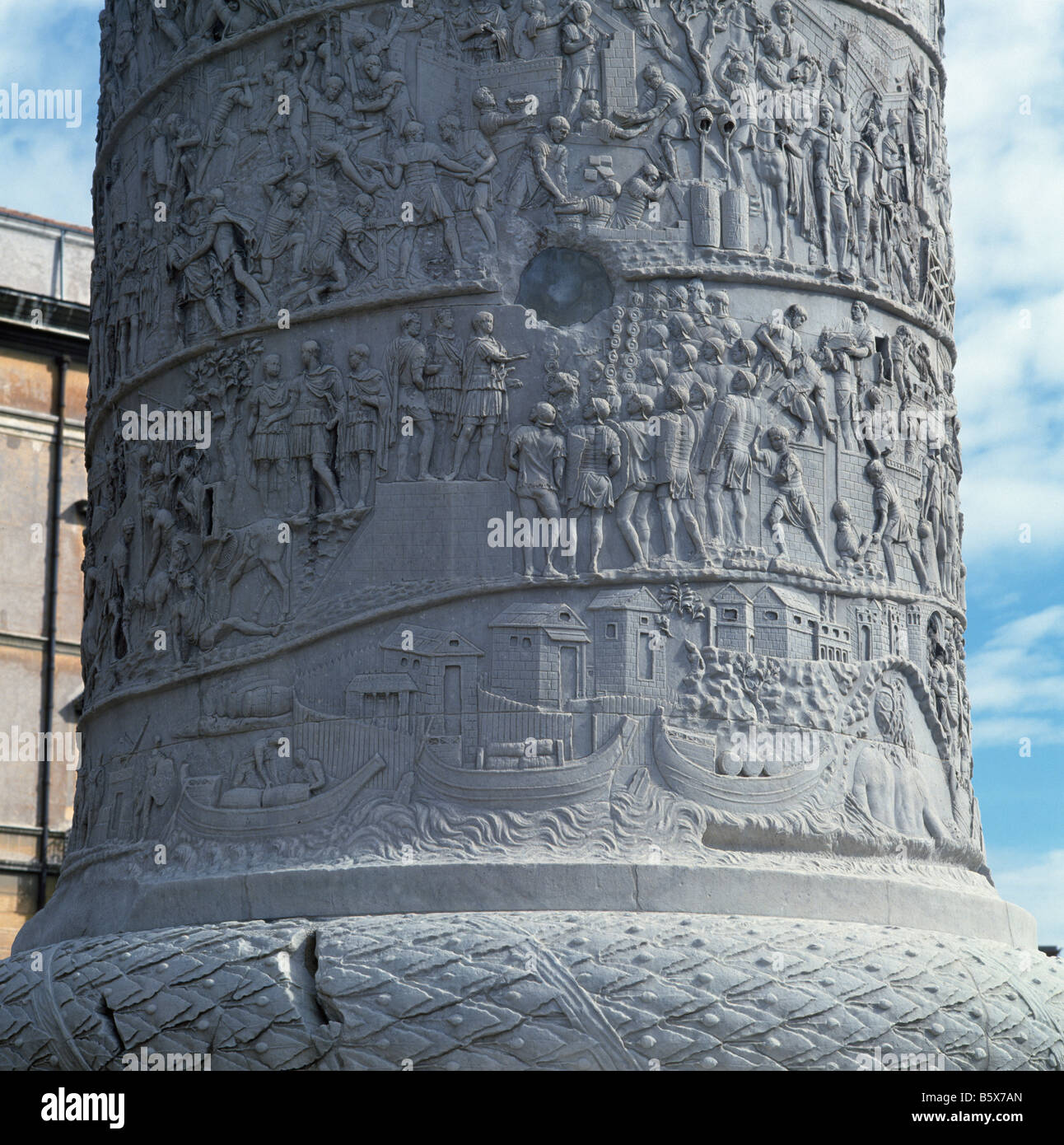 Trajans column detail Banque de photographies et d’images à haute ...