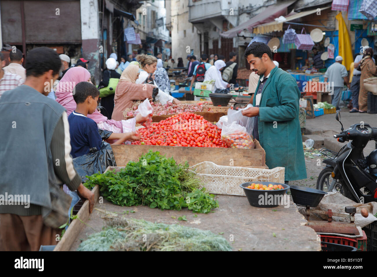 Marché de fruits et légumes Banque de photographies et d’images à haute ...