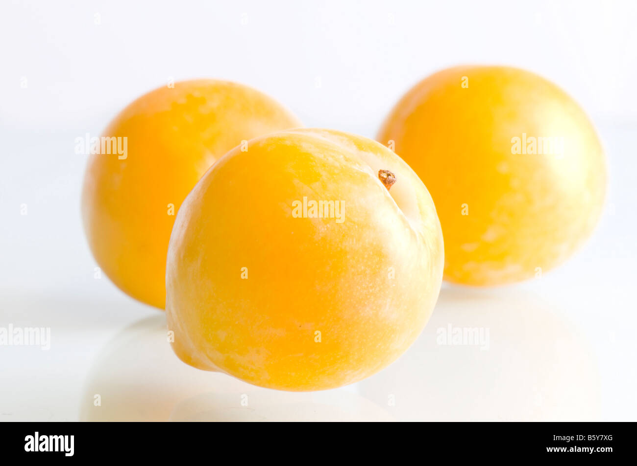Prunes jaunes Banque de photographies et d’images à haute résolution ...