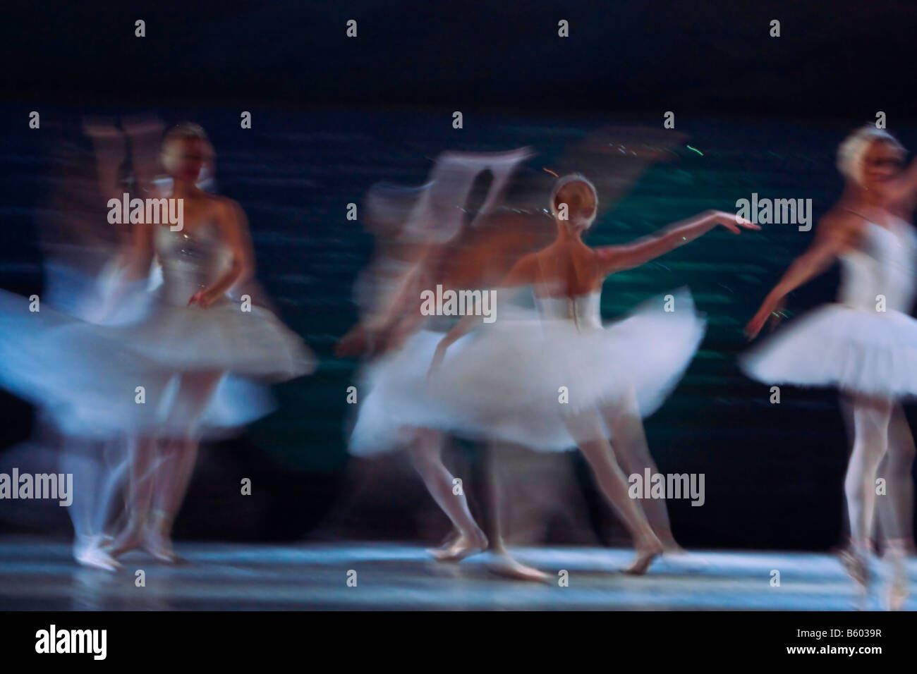Ballet du lac des cygnes Banque de photographies et d’images à haute ...