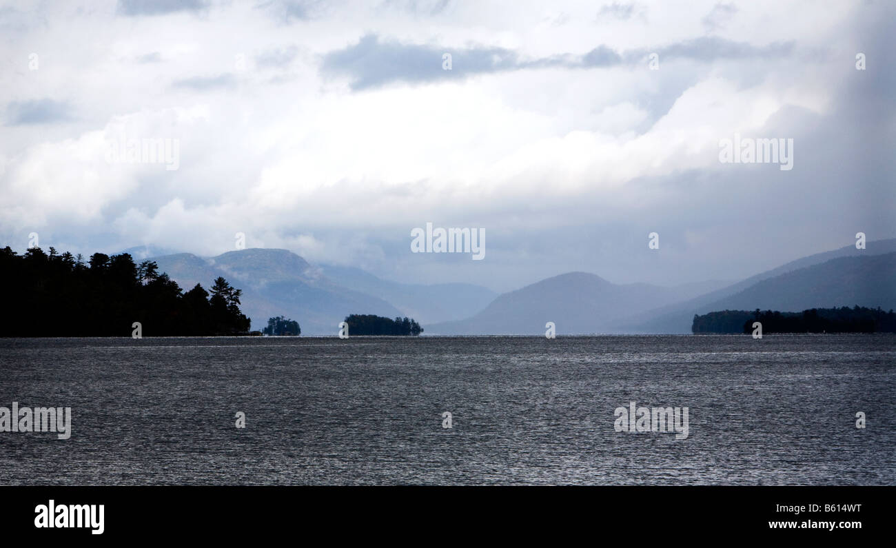 Le Lac George juste avant une tempête. Plan du Village de Lake George ...