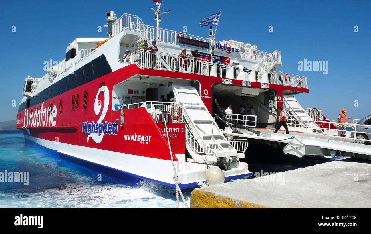 Haut débit connecté car-ferry, Cyclades, Grèce, Europe Photo Stock - Alamy