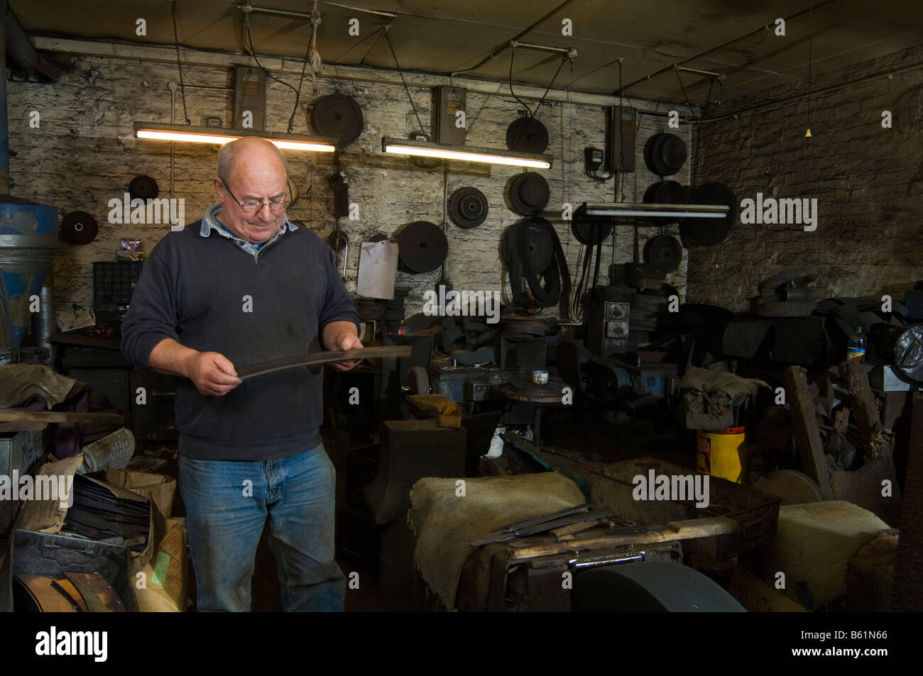 Sheffield grinder Banque de photographies et d’images à haute ...