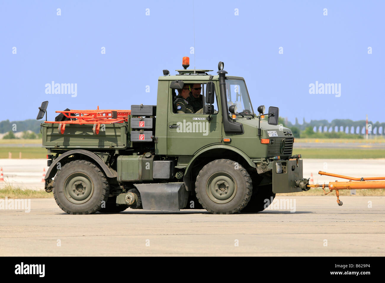 Unimog militaire Banque de photographies et d’images à haute résolution ...