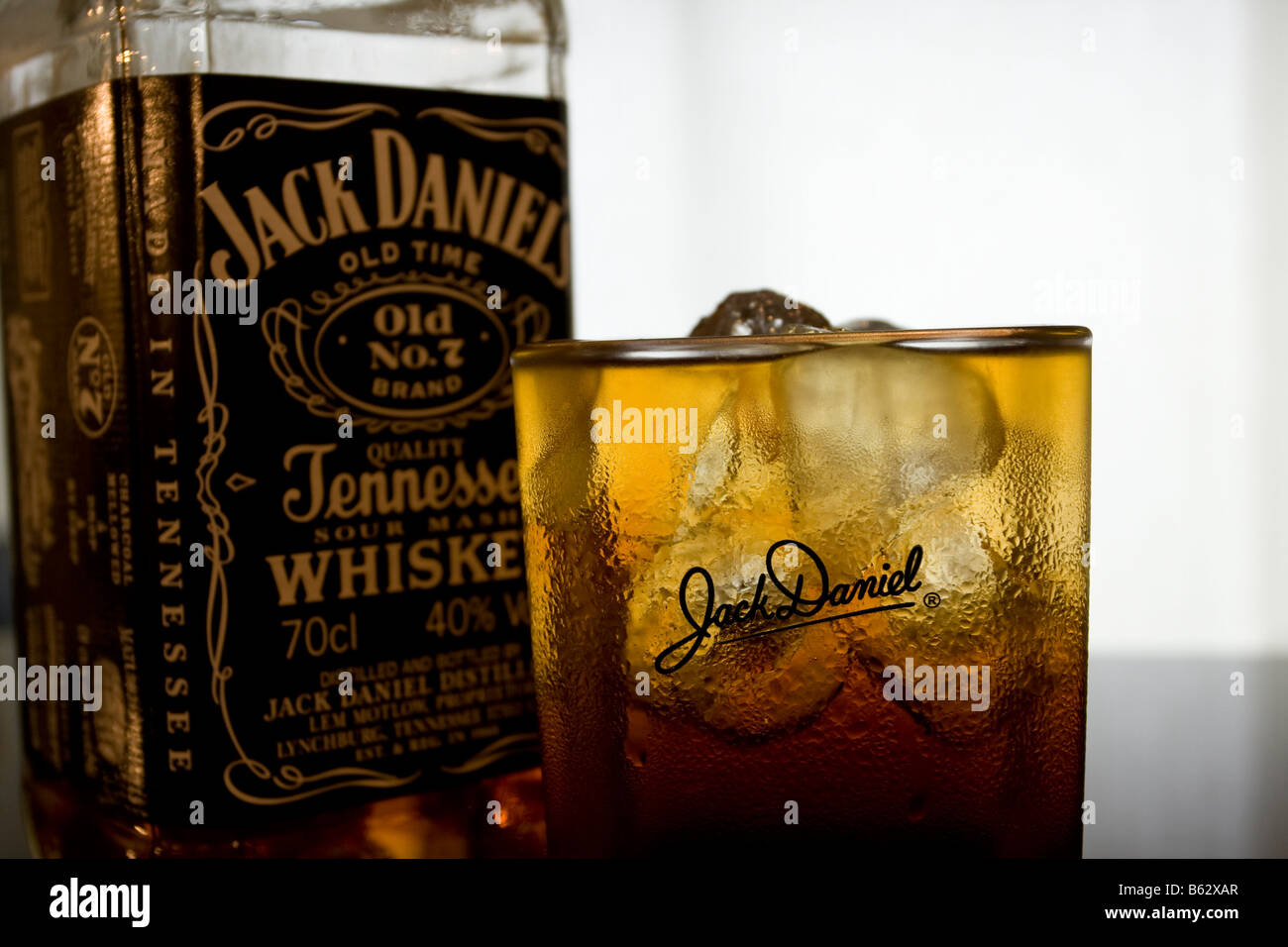 Jack daniels whiskey coca Banque de photographies et d’images à haute ...