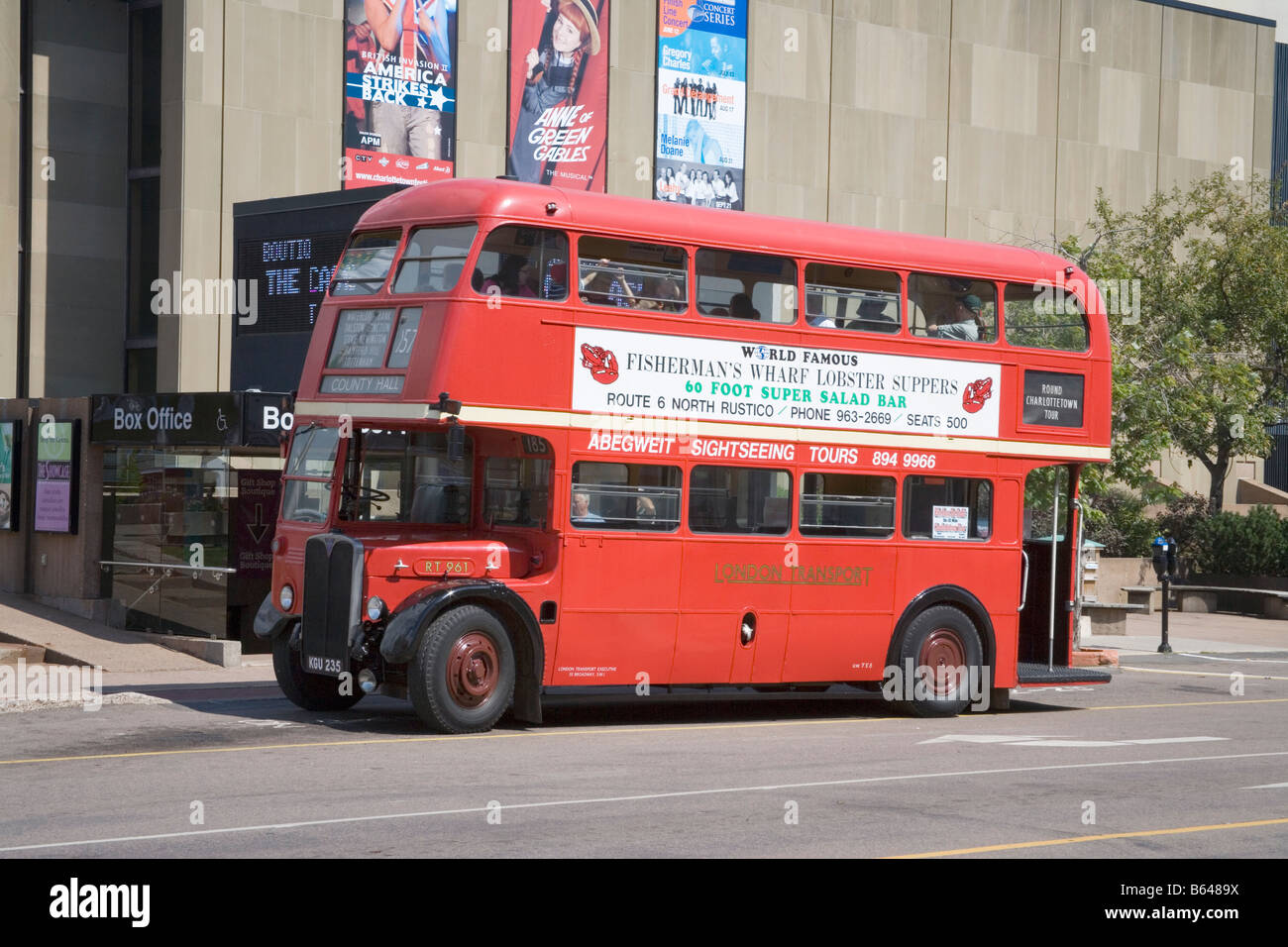 Bus touristique rouge double decker Banque de photographies et d’images ...
