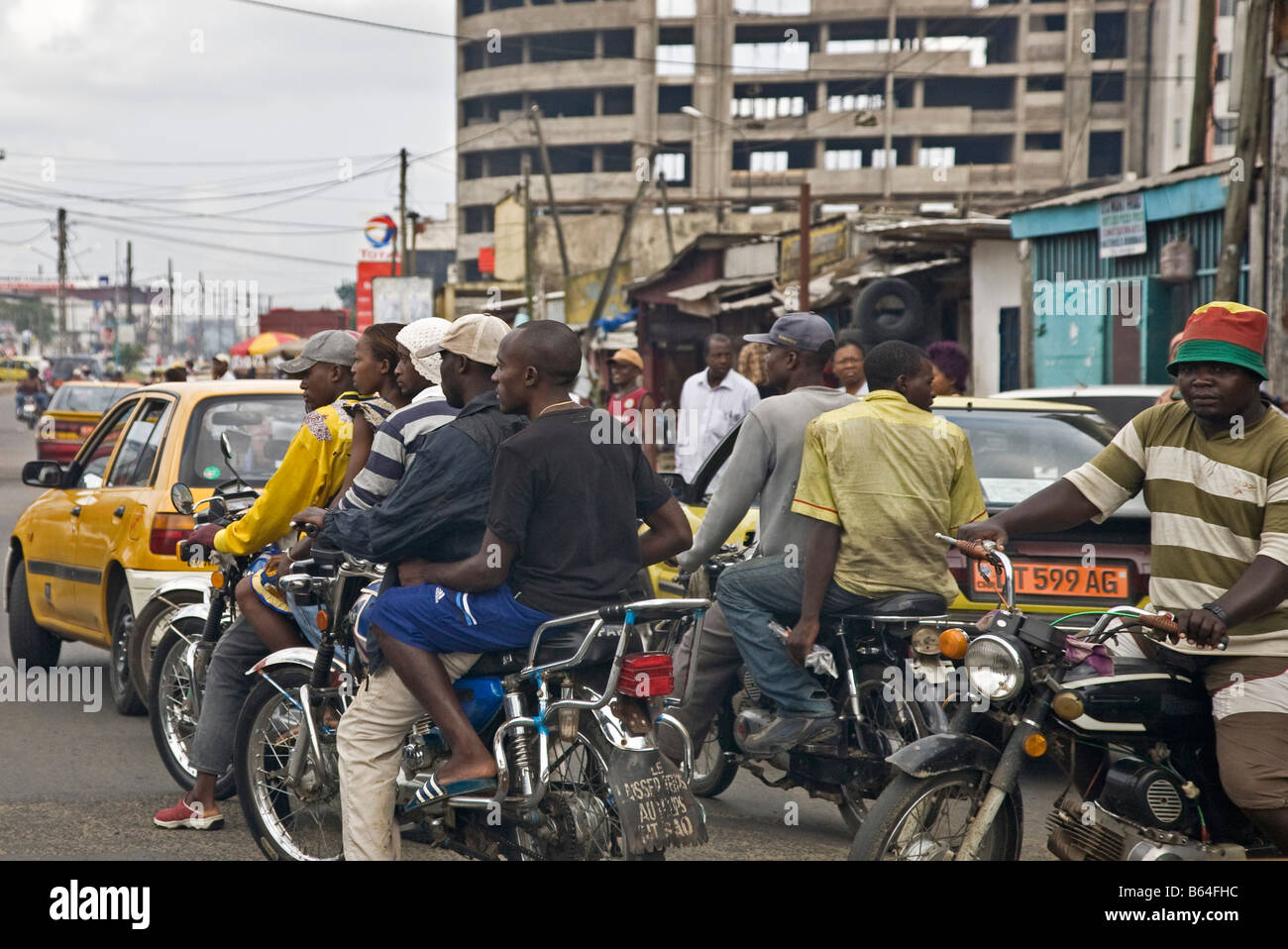 Transports en commun cameroun Banque de photographies et d’images à ...