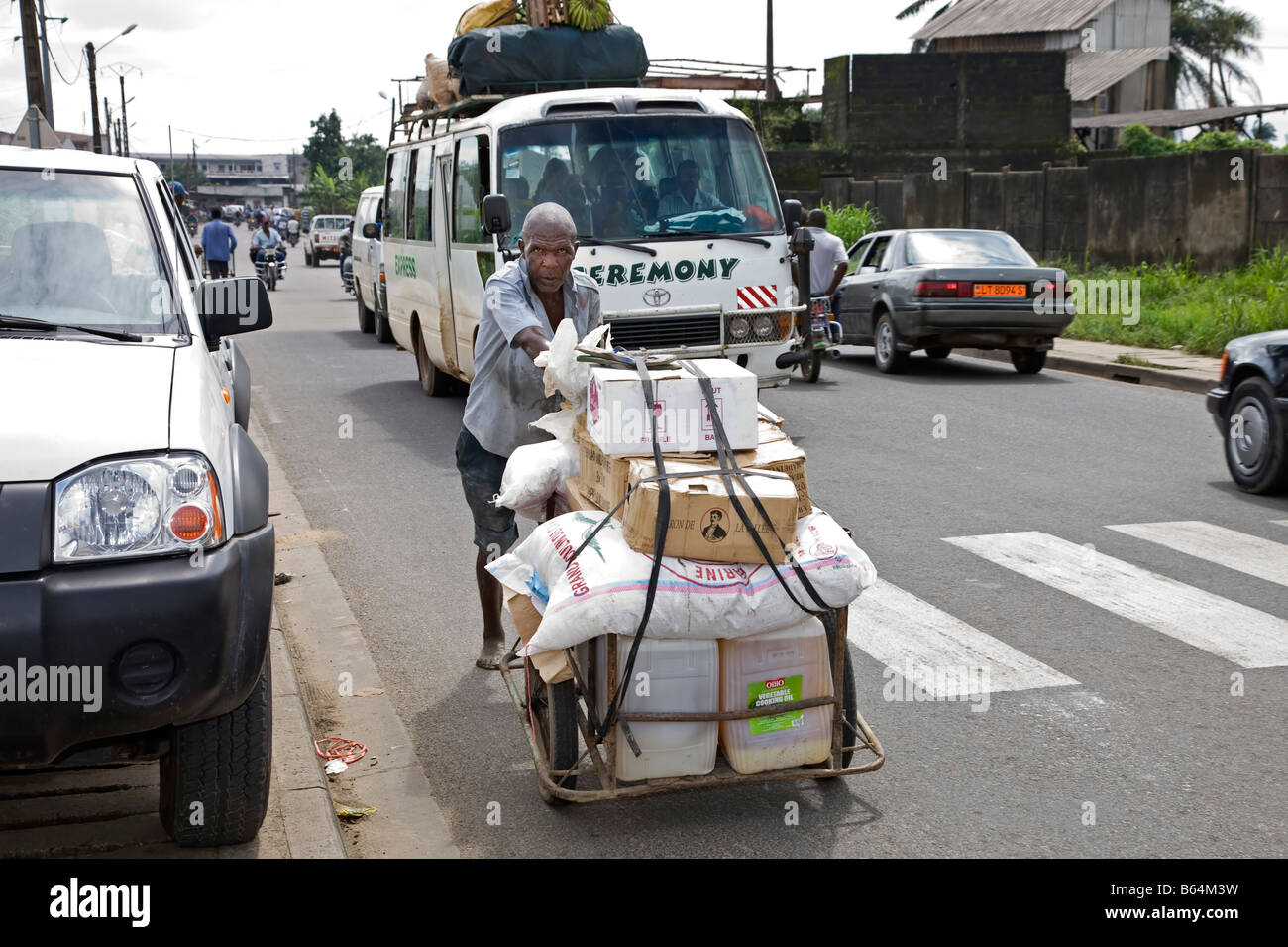 Transports en commun cameroun Banque de photographies et d’images à ...