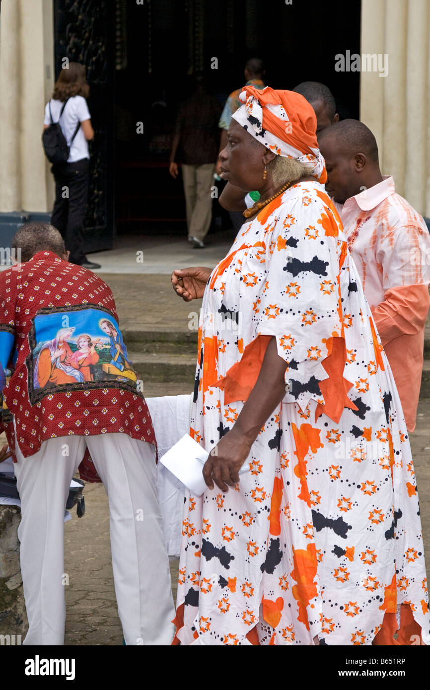 Woman traditional dress cameroon Banque de photographies et d’images à ...