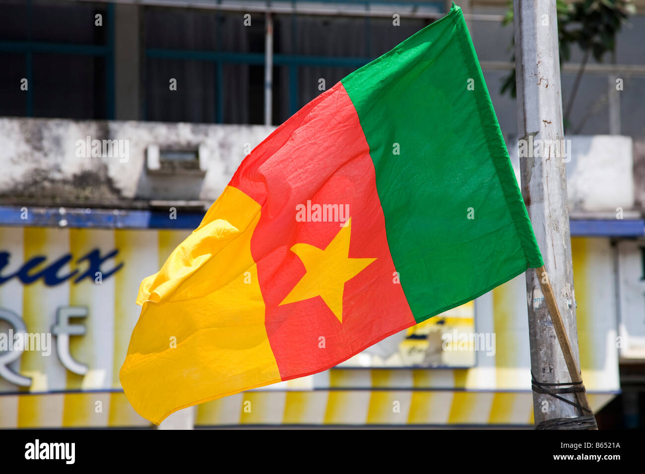 Drapeau vert rouge jaune avec etoile Banque de photographies et d ...