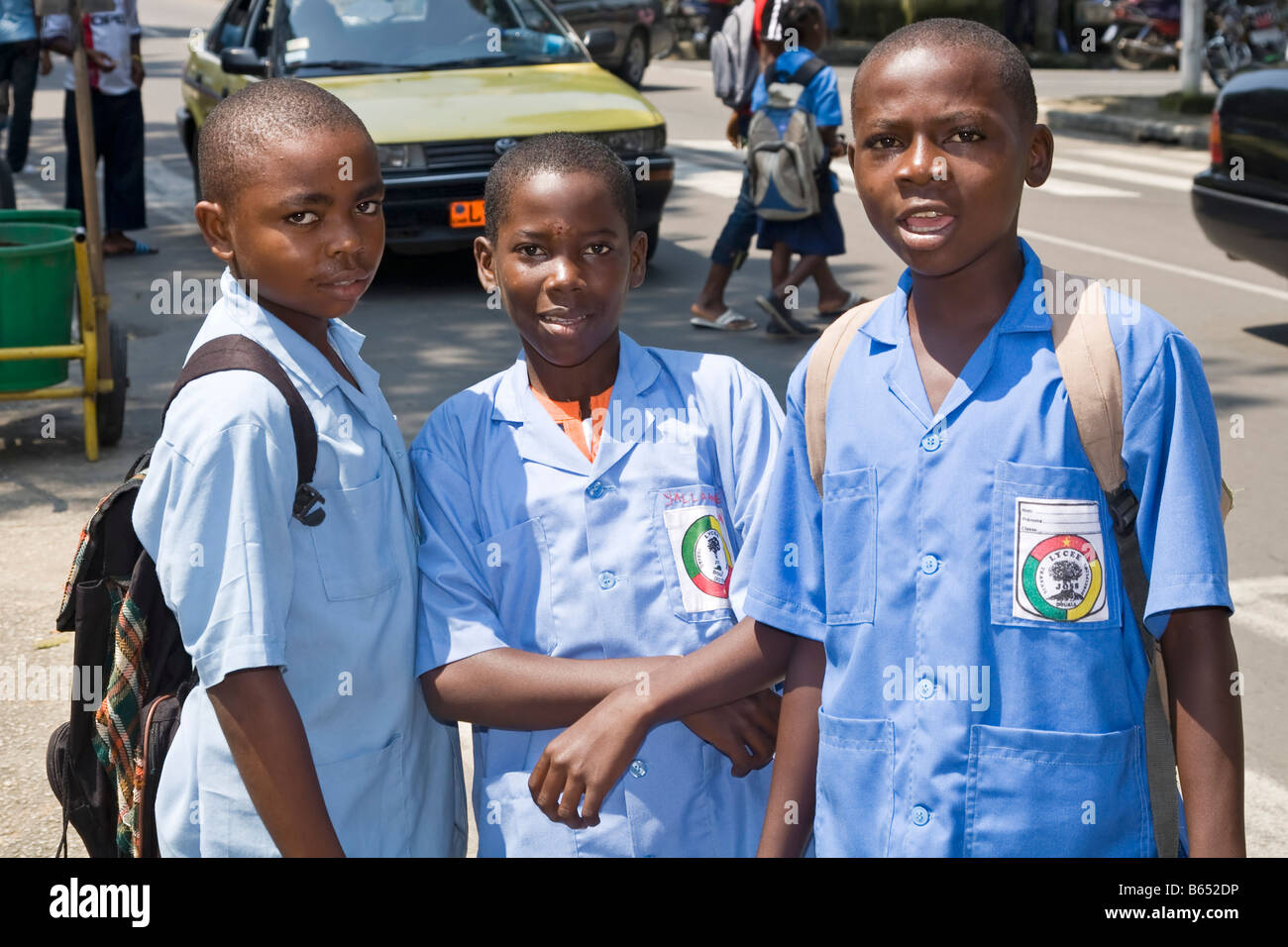 Ecole primaire cameroun Banque de photographies et d’images à haute ...