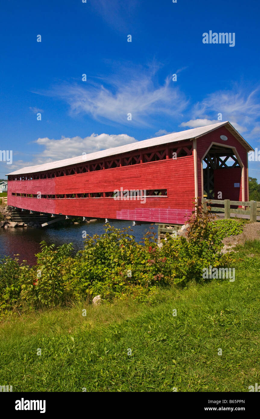 Pont couvert en bois historique Banque de photographies et d’images à ...