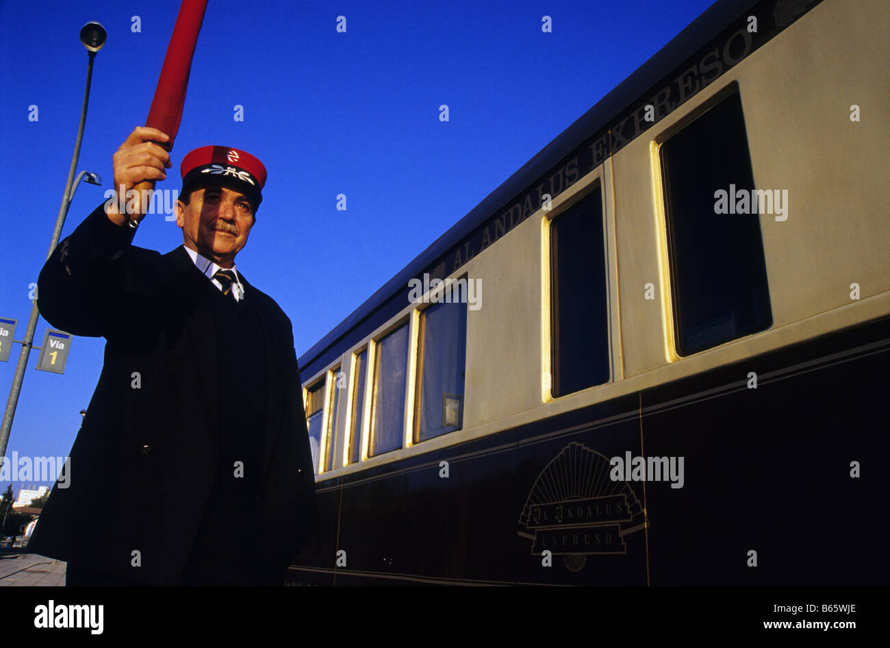 Al Andalus Express train en gare de Grenade andalousie espagne Tren Al ...