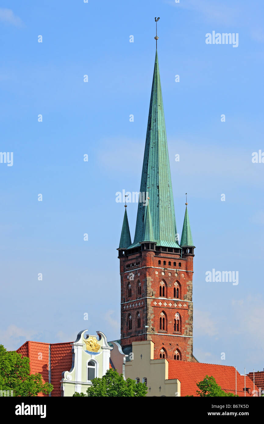 église de brique rouge Banque de photographies et d’images à haute ...