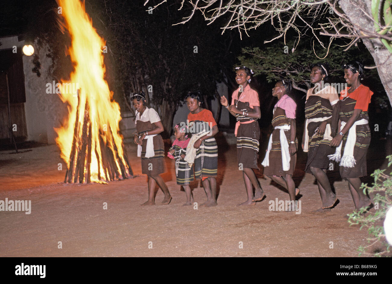 Folklore danse traditionnelle de la performance de Madagascar à l ...