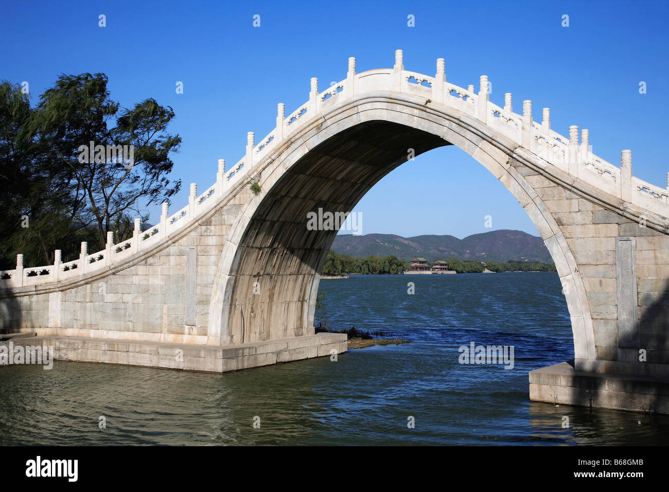 Pont du lac de kunming chine Banque de photographies et d’images à ...
