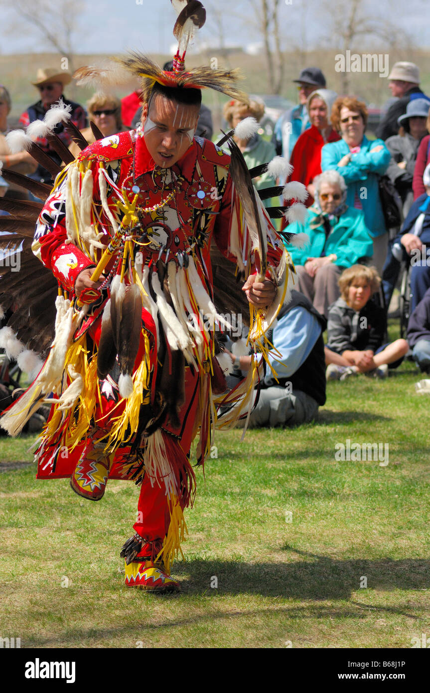 First nations traditional dancing Banque de photographies et d’images à ...