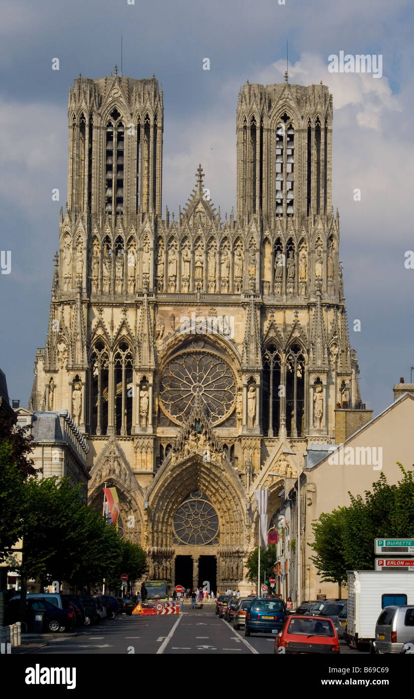 Cathedrale reims tours Banque de photographies et d’images à haute ...